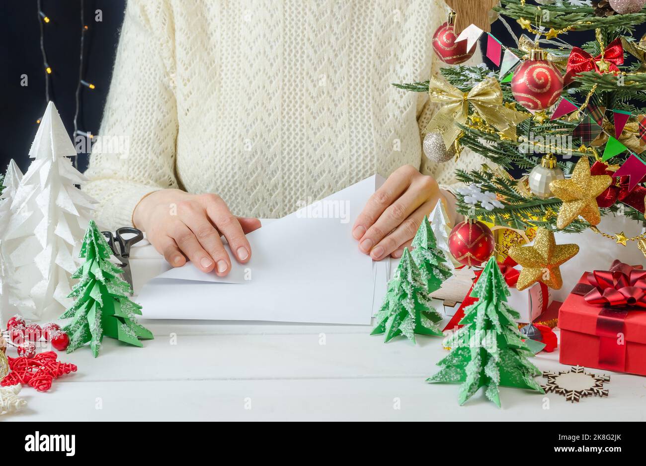 Step-by-step photo instructions for making a Christmas decor - paper ...