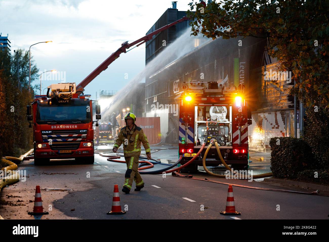 2022-10-23 18:47:38 DELFT - Fire brigade at a large fire on residential ...