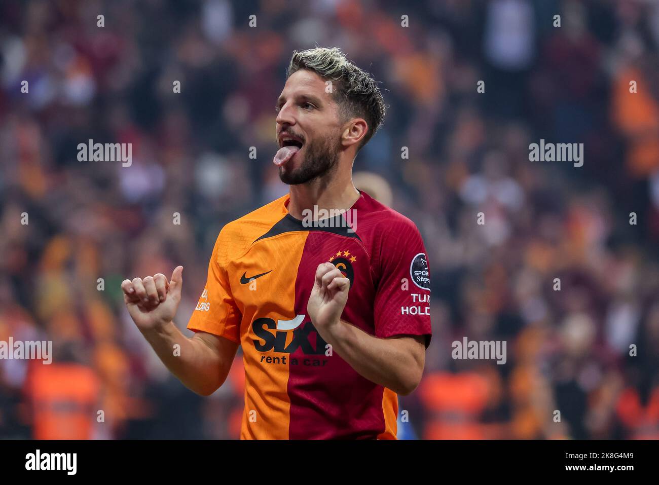 ISTANBUL, TURKEY - OCTOBER 23: Dries Mertens of Galatasaray celebrates ...