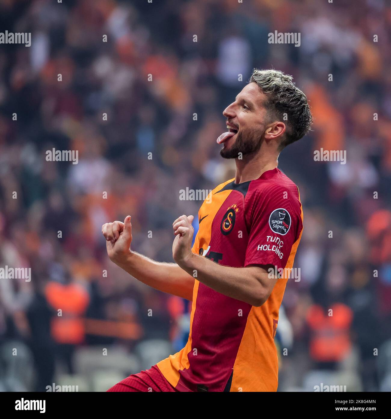 ISTANBUL, TURKEY - OCTOBER 23: Dries Mertens of Galatasaray celebrates ...