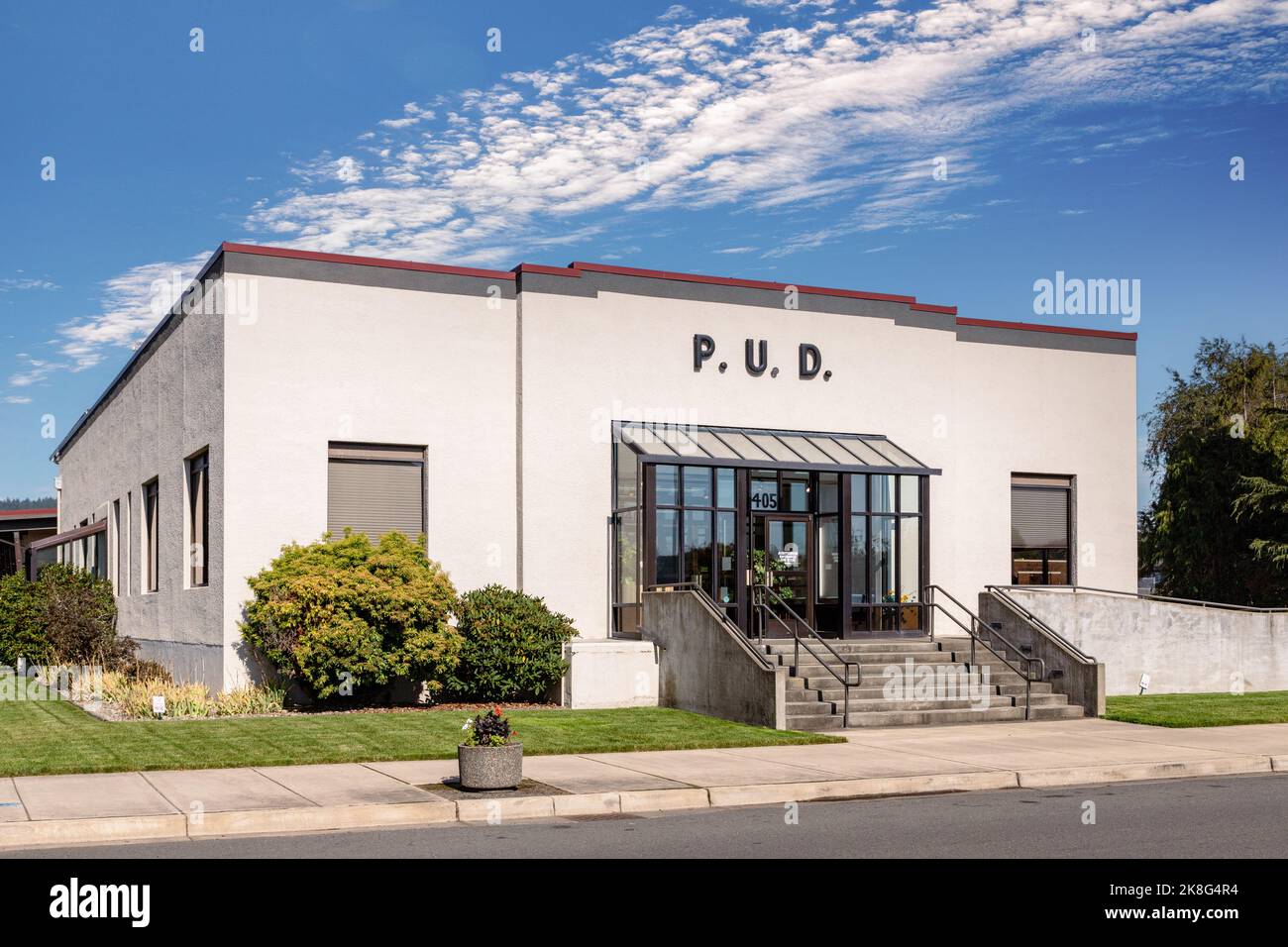 Raymond, WA. USA -10-18-2022: Historic Stucco P.U.D. building Stock ...