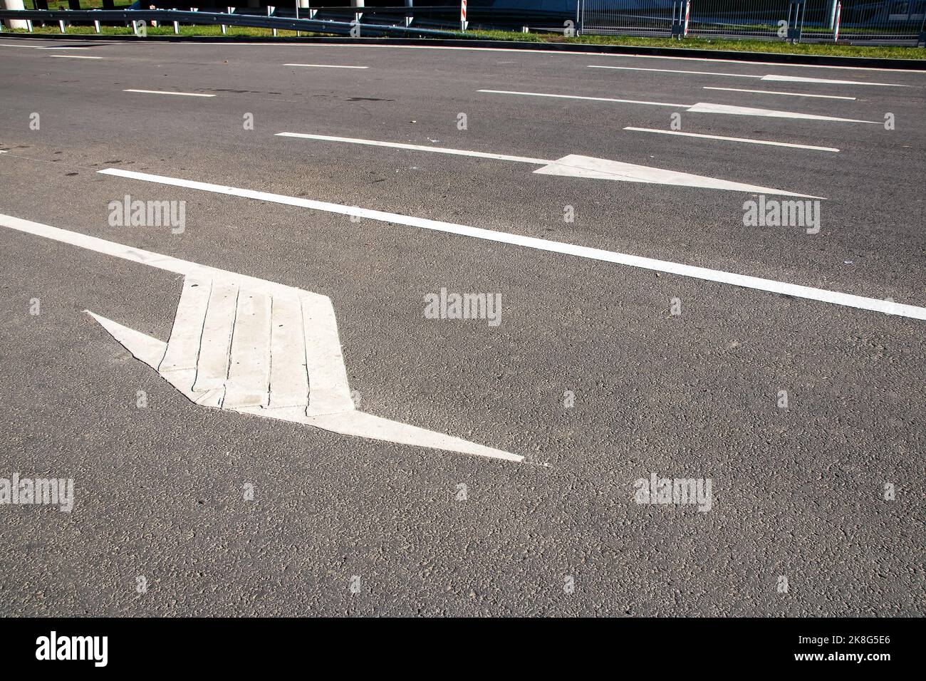Arrow road markings on the asphalt close up Stock Photo - Alamy