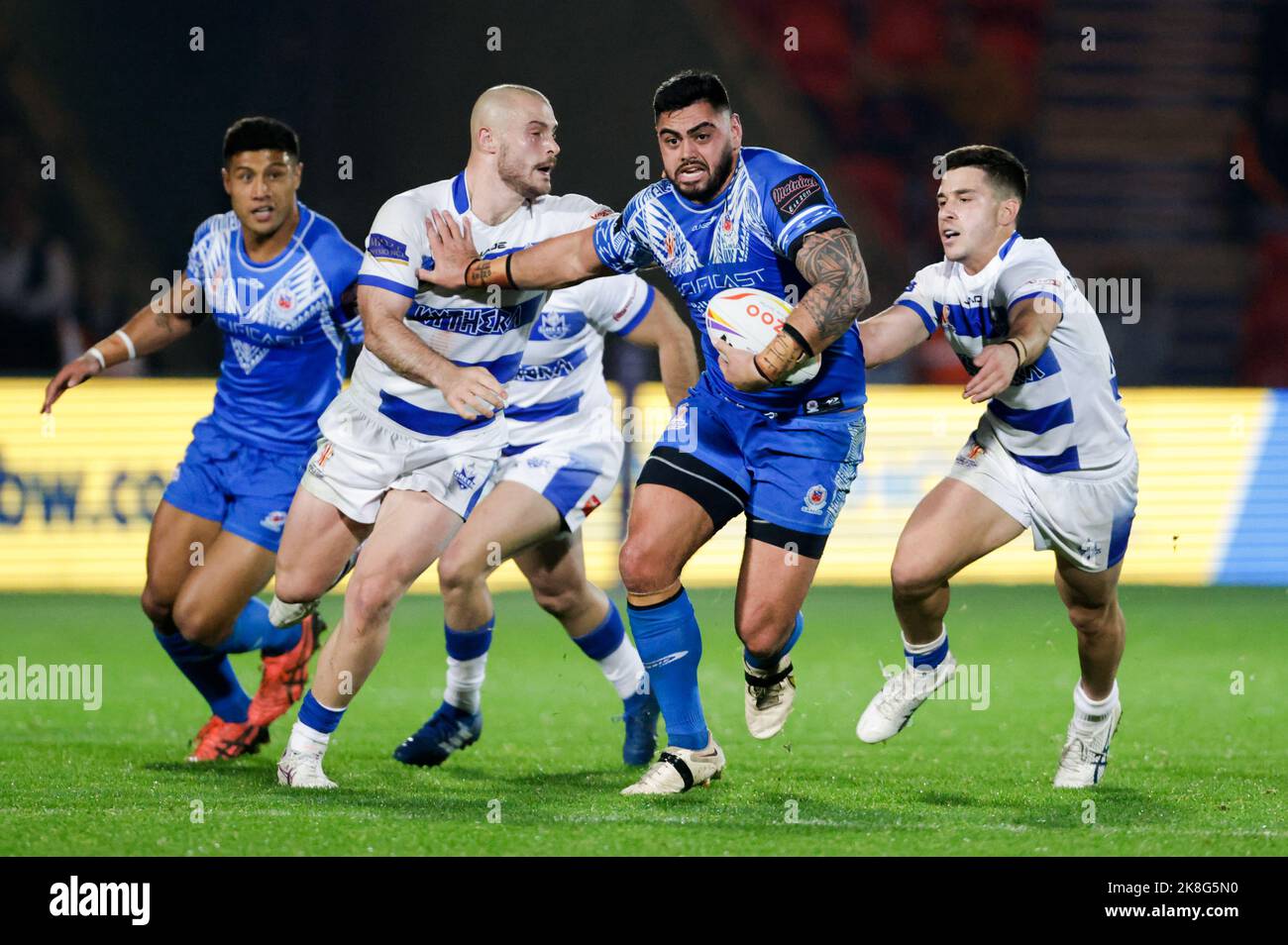 Samoa's Royce Hunt break through during the Rugby League World Cup ...
