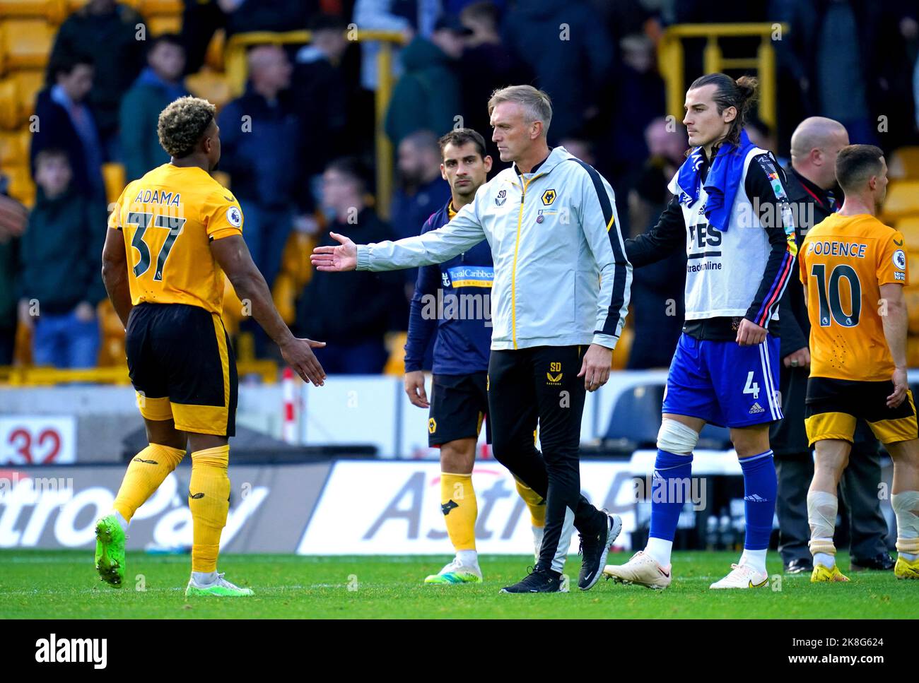 Steve davis wolves hi-res stock photography and images - Alamy