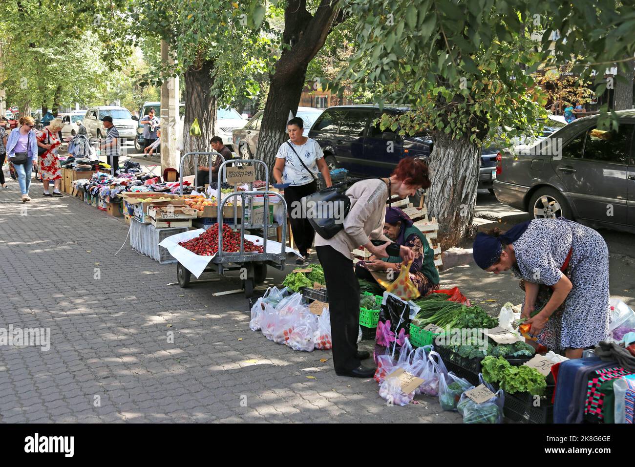 Kök Bazar (Green Bazaar, aka Zelyony Bazar), Zentov Street / Jipek Joli ...