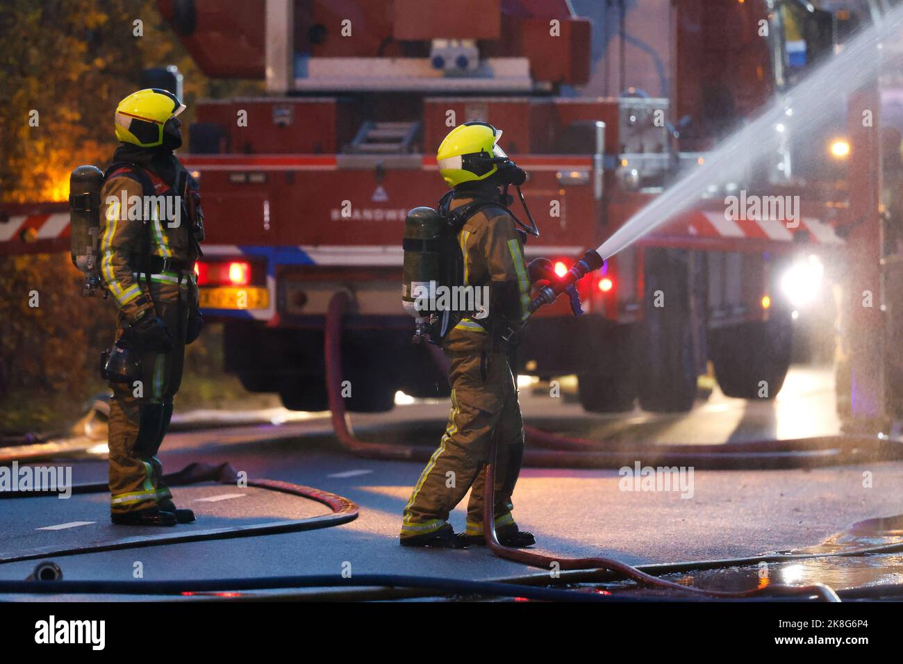 2022-10-23 18:52:26 DELFT - Fire brigade at a large fire on residential ...