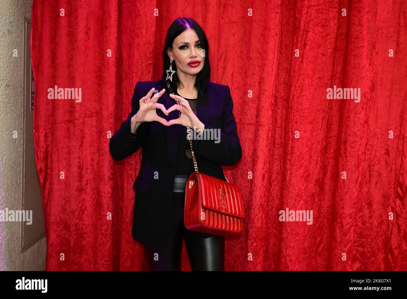 Djamila Rowe auf der 25. Venus Berlin 2022 in den Messehallen unter dem ...