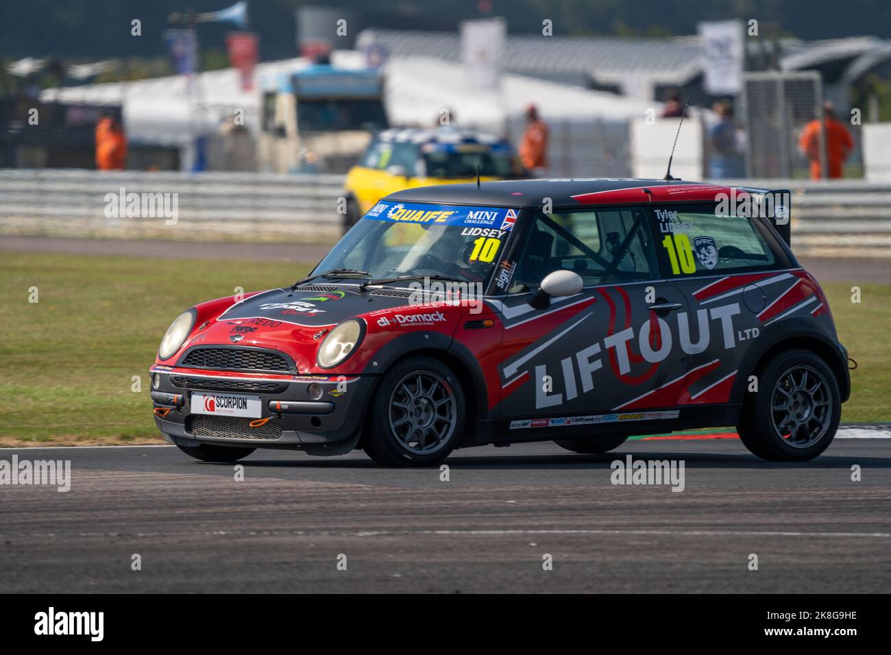 The Quaife Mini Challenge Qualifying Thruxton 2022 Stock Photo - Alamy