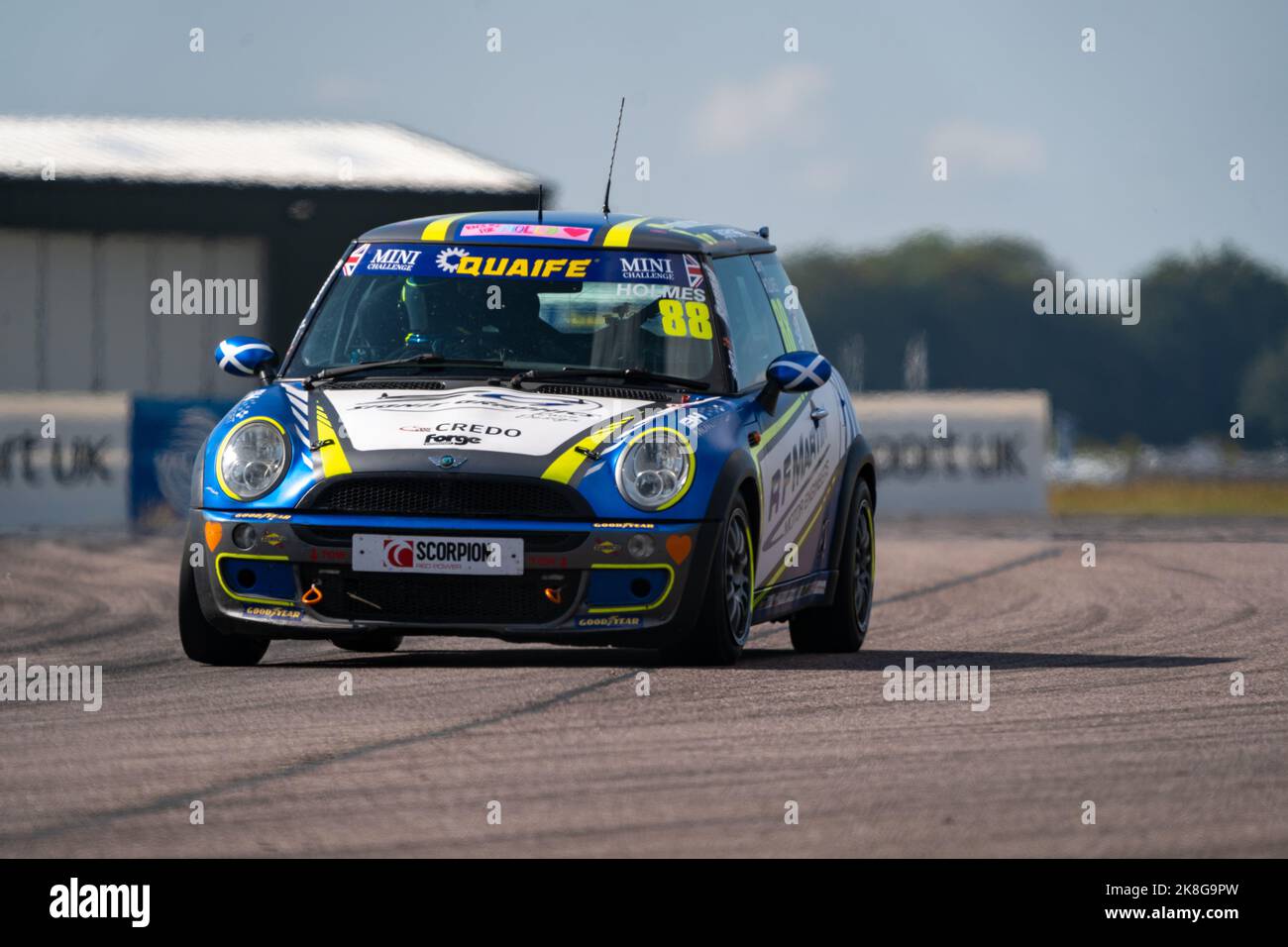 The Quaife Mini Challenge Qualifying Thruxton 2022 Stock Photo - Alamy