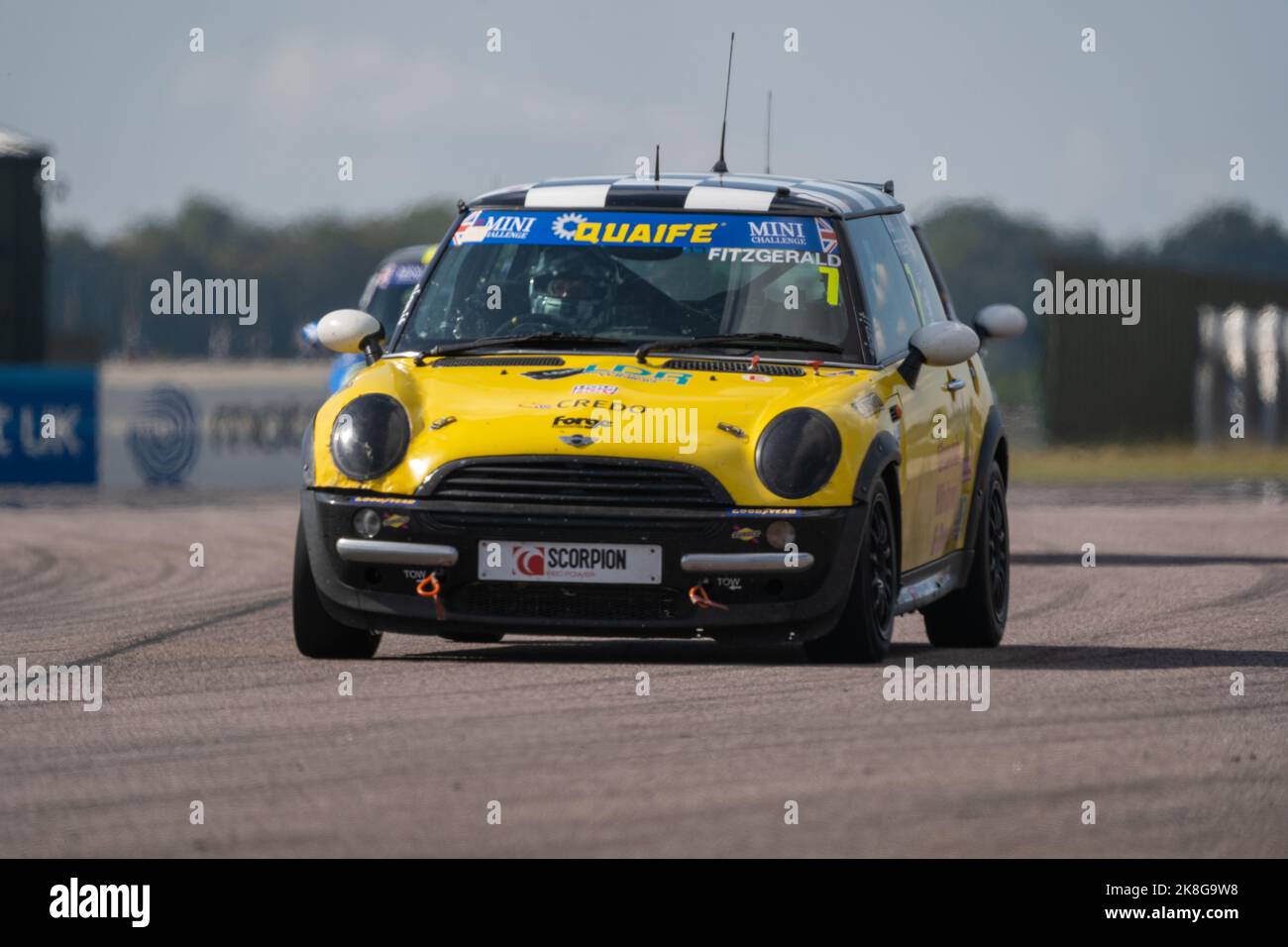 The Quaife Mini Challenge Qualifying Thruxton 2022 Stock Photo - Alamy