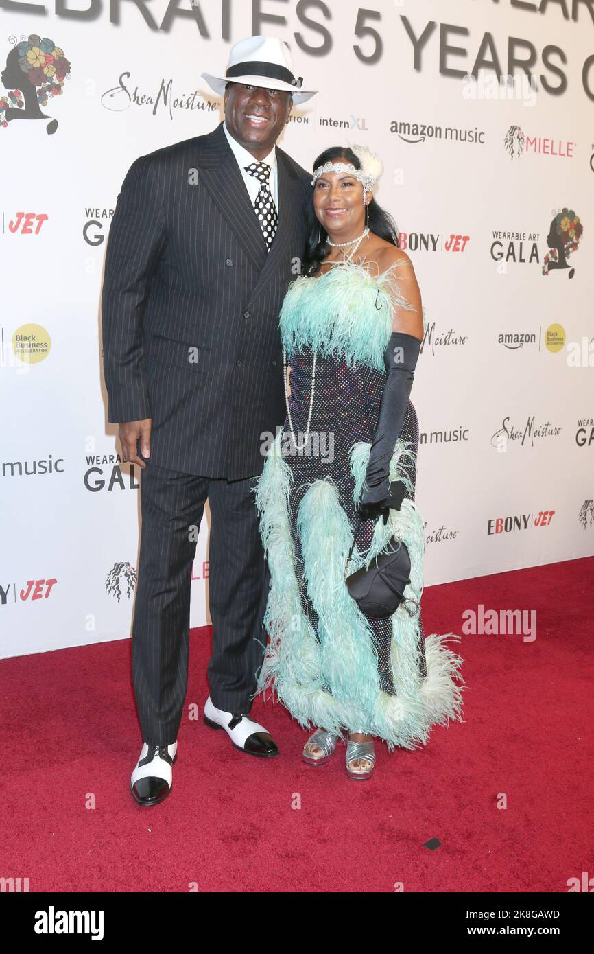 Los Angeles, USA. 22nd Oct, 2022. Magic Johnson, Cookie Johnson attends ...