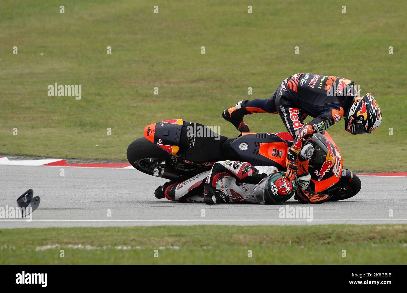 Spanish rider Pedro Acosta of Red Bull KTM Ajo (R) and Thai rider ...