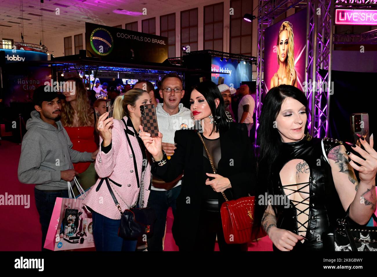 Yvonne Woelke, Djamila Rowe und Desirée Black auf der 25. Venus Berlin ...