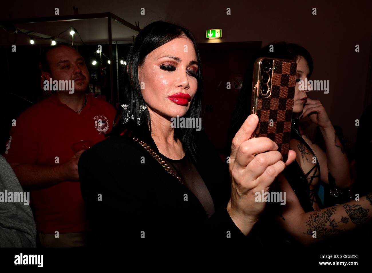 Djamila Rowe auf der 25. Venus Berlin 2022 in den Messehallen unter dem ...