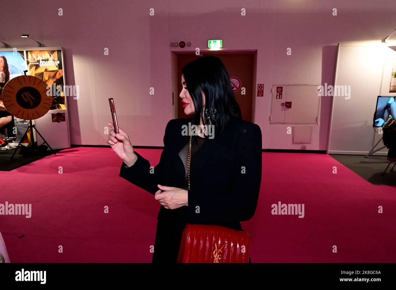 Djamila Rowe auf der 25. Venus Berlin 2022 in den Messehallen unter dem ...