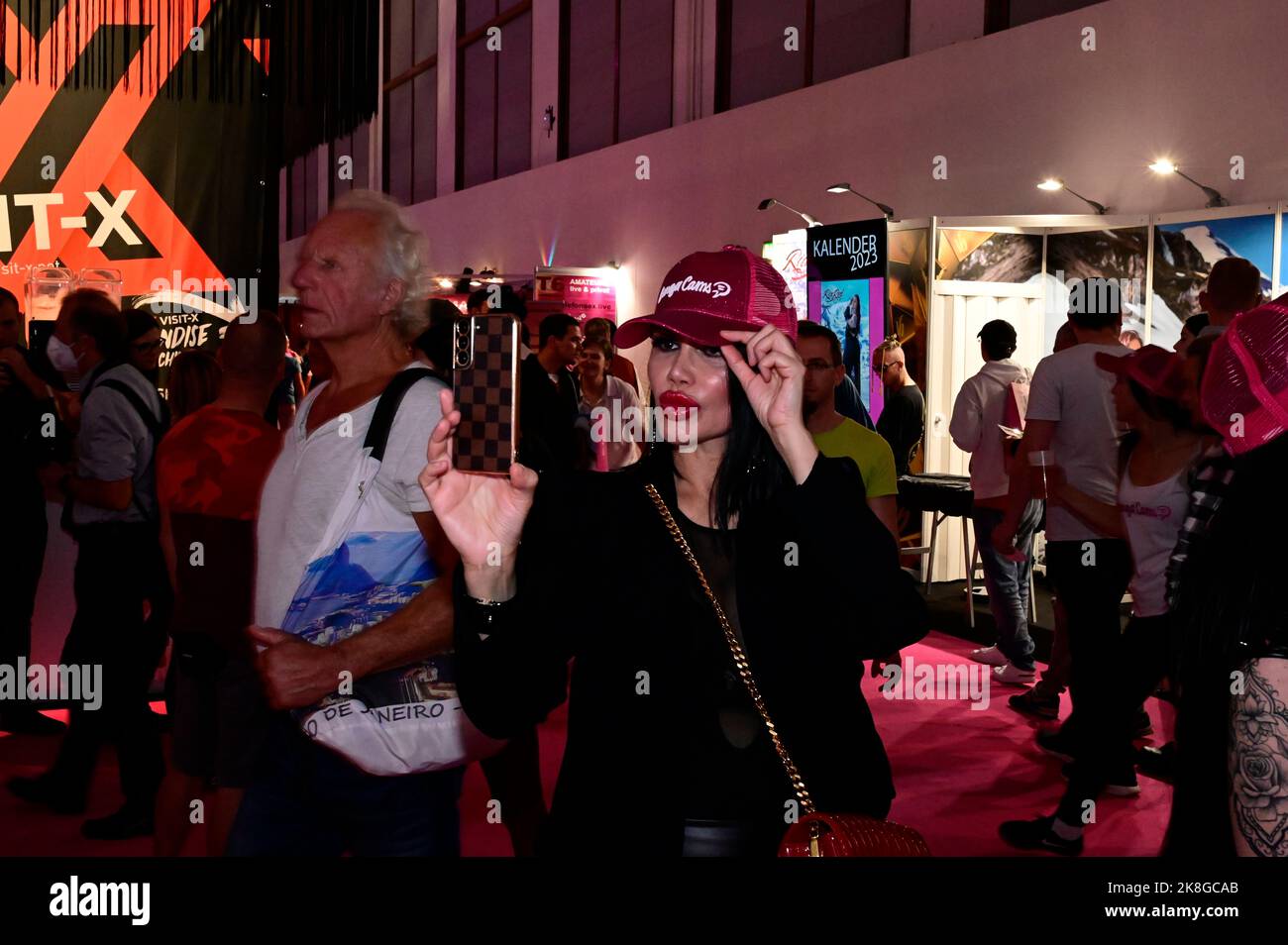 Djamila Rowe auf der 25. Venus Berlin 2022 in den Messehallen unter dem ...