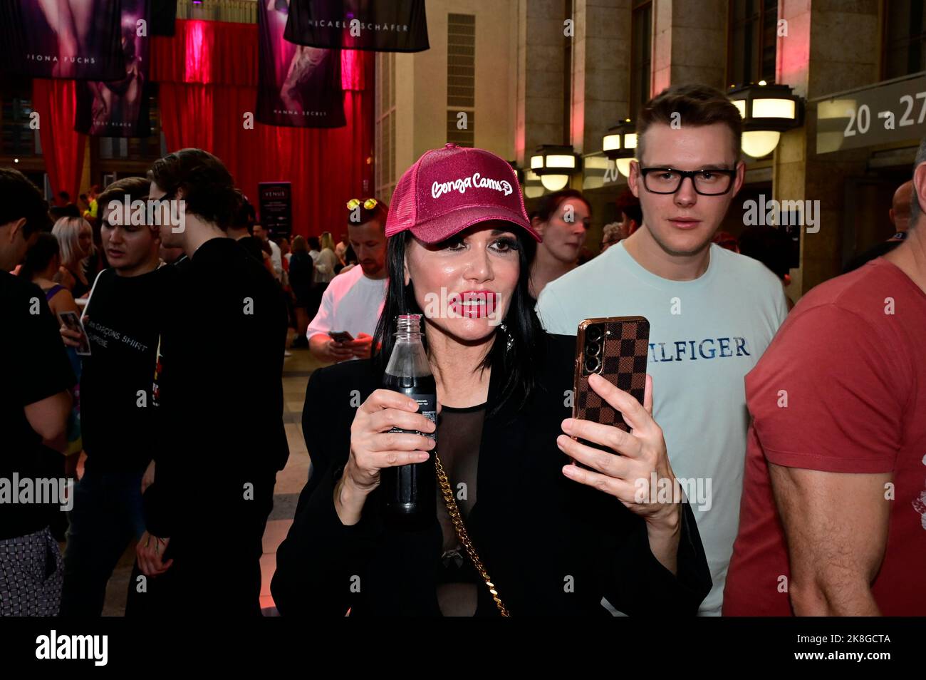 Djamila Rowe auf der 25. Venus Berlin 2022 in den Messehallen unter dem ...