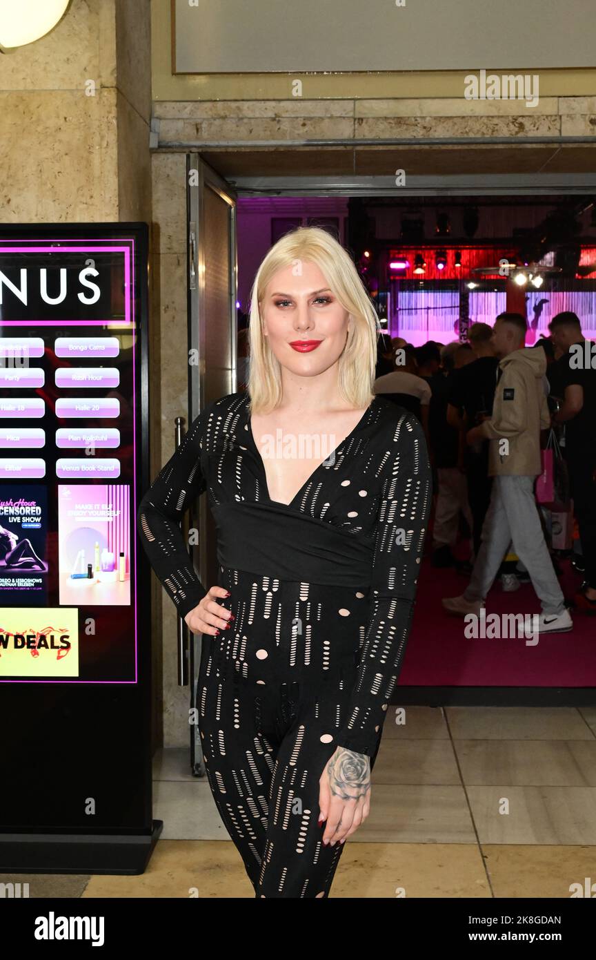 Arielle Rippegather auf der 25. Venus Berlin 2022 in den Messehallen ...