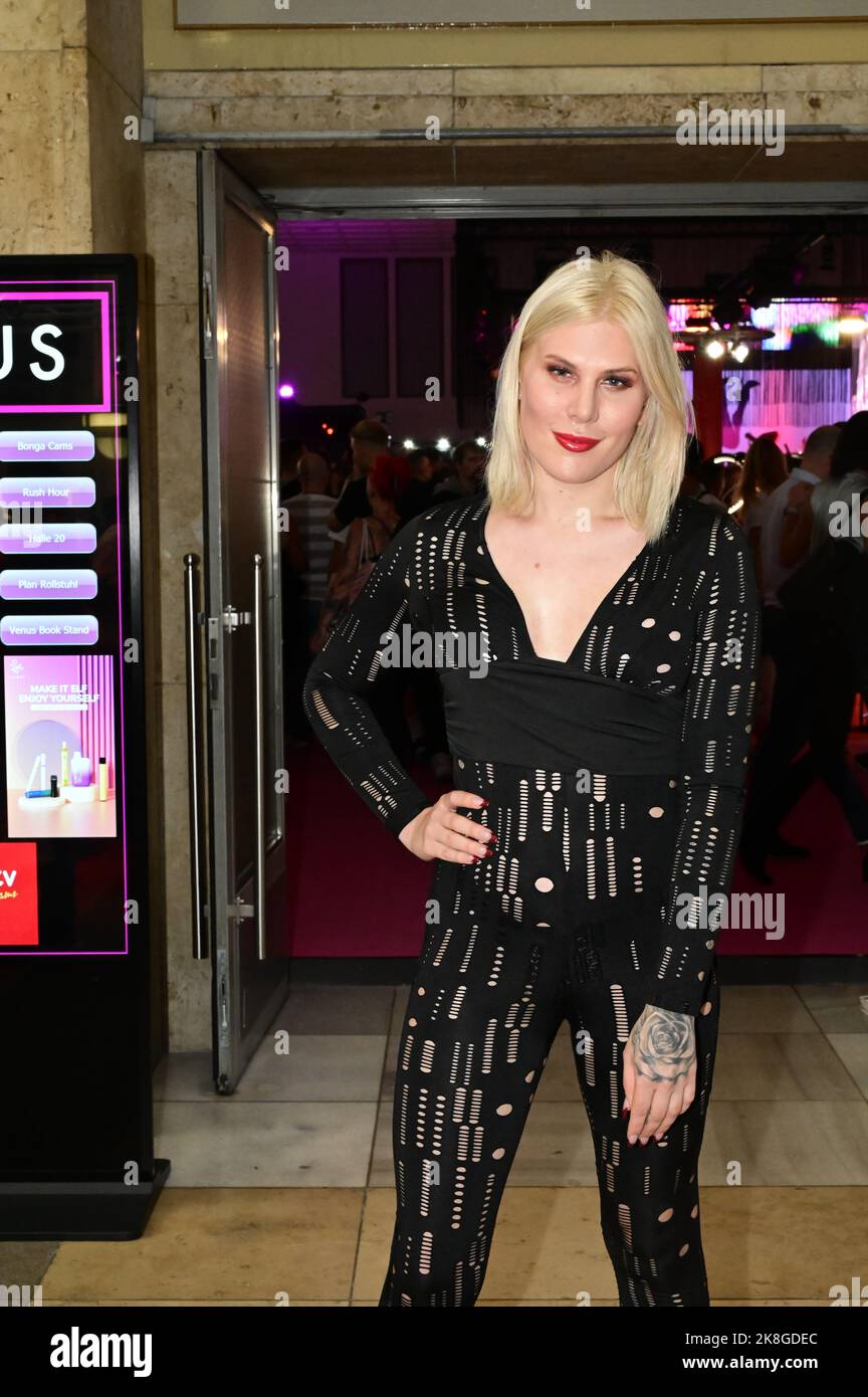 Arielle Rippegather auf der 25. Venus Berlin 2022 in den Messehallen ...