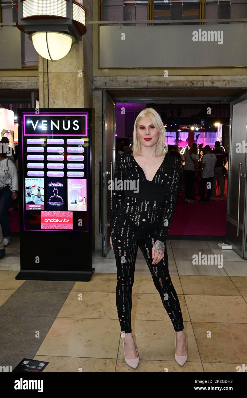 Arielle rippegather hi-res stock photography and images - Alamy