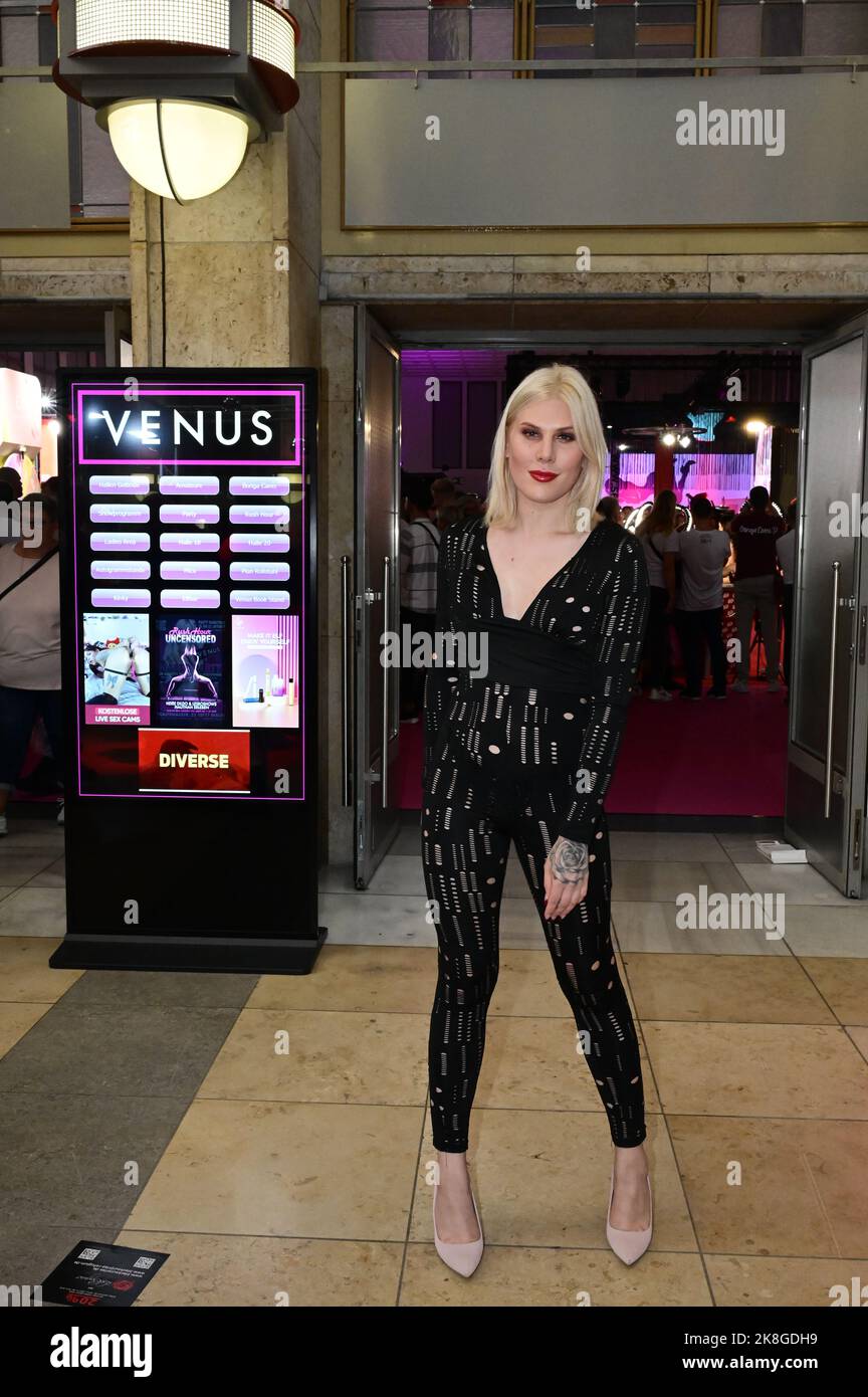 Arielle rippegather hi-res stock photography and images - Alamy