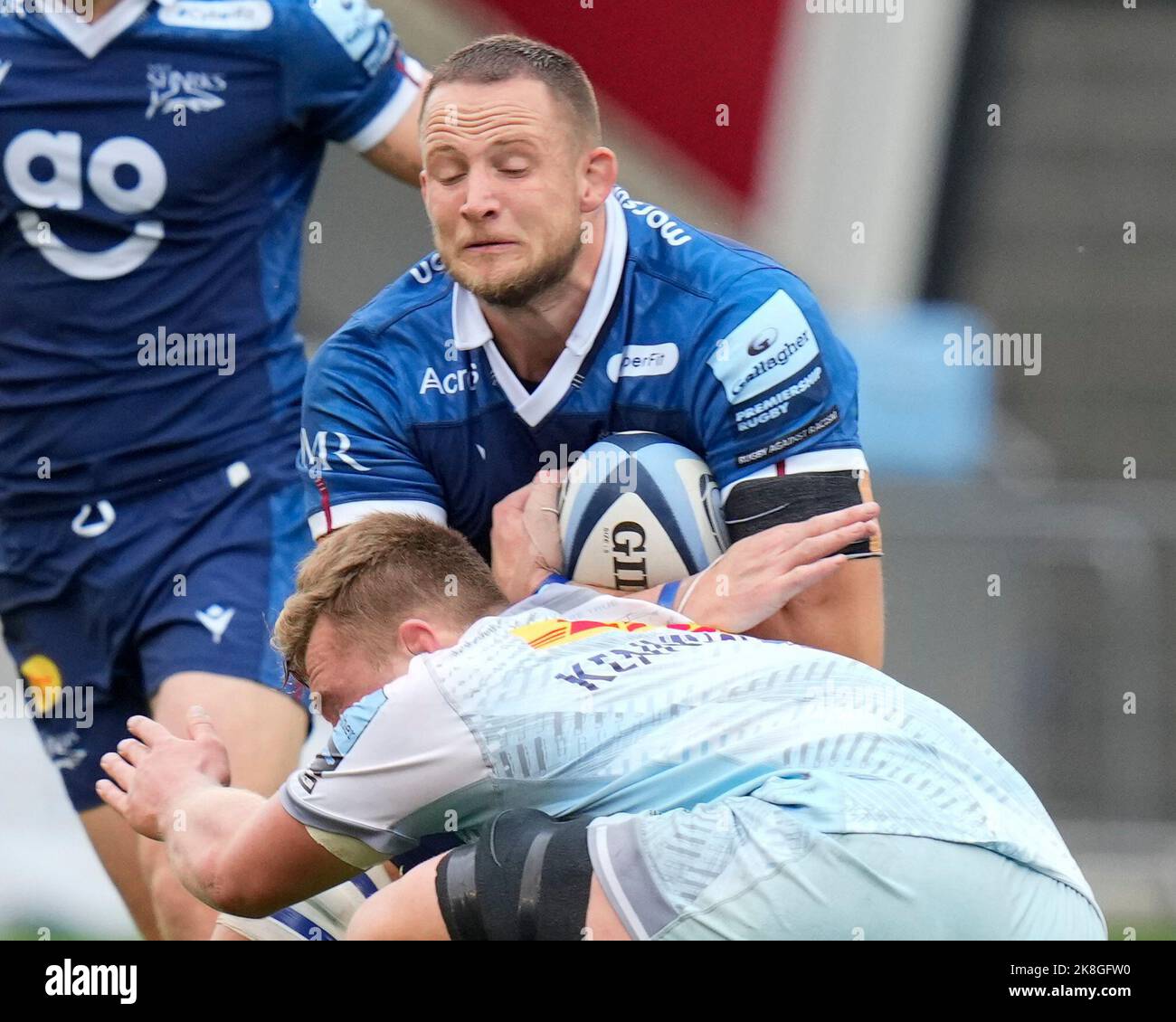 Jack Kenningham #6 of Harlequins tackles Jonny Hill #5 of Sale Sharks ...