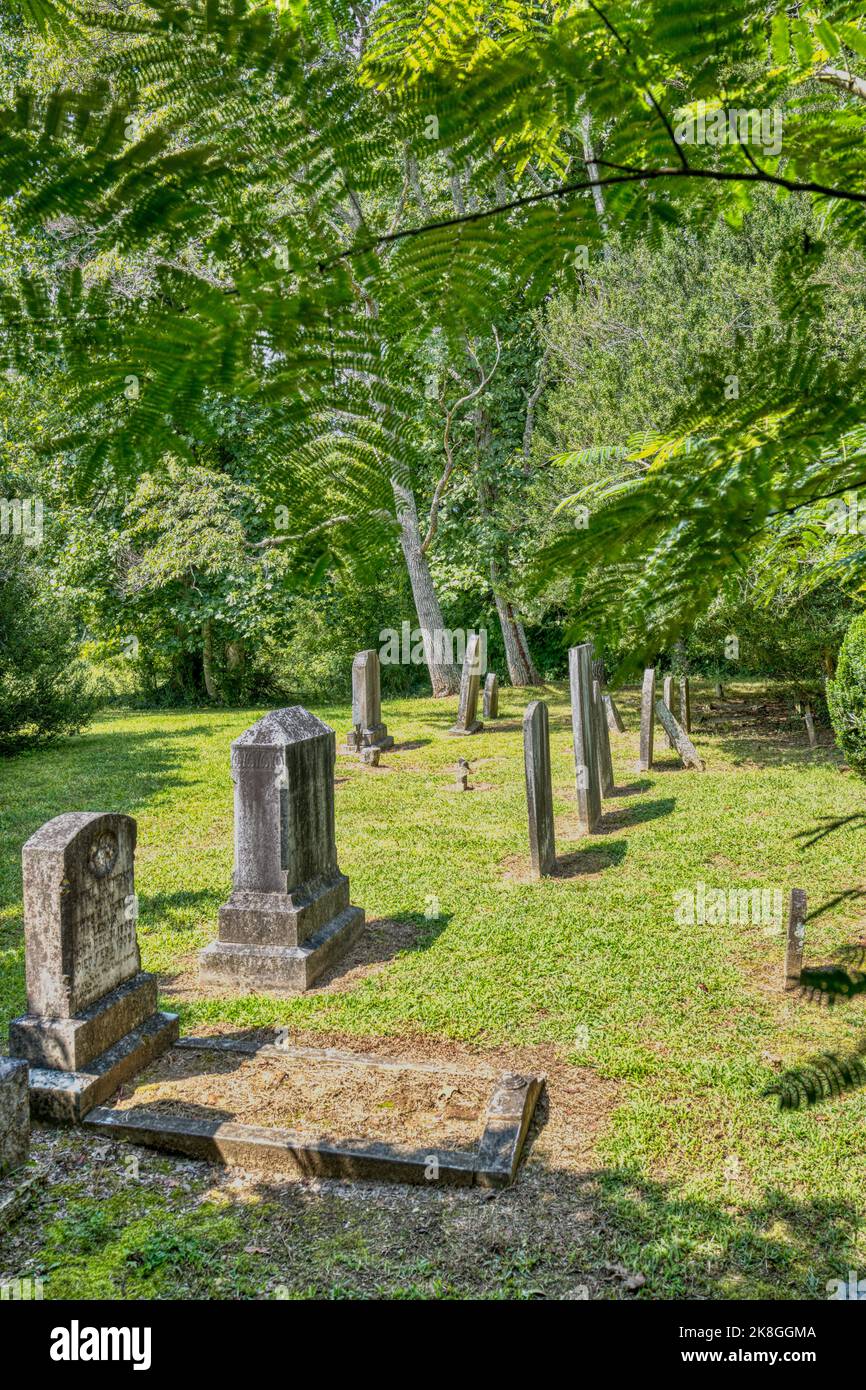 The Lenoir Family Cemetery at Fort Defiance, the historic18th Century ...