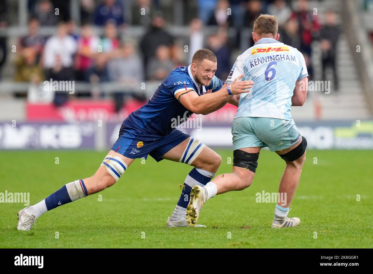 Jonny Hill #5 of Sale Sharks tackles Jack Kenningham #6 of Harlequins ...