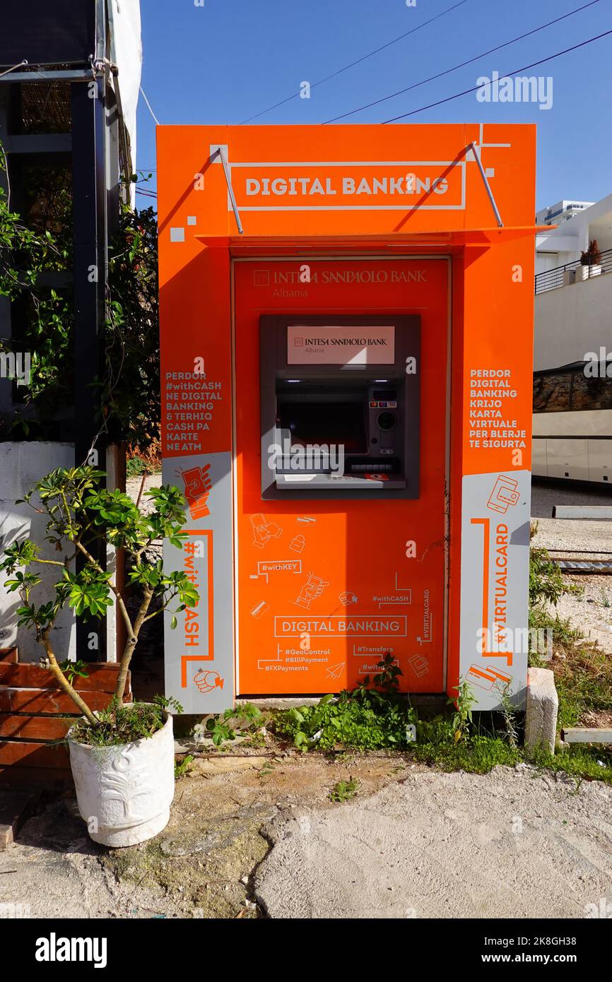 Open intesa sanpaolo hi-res stock photography and images - Alamy