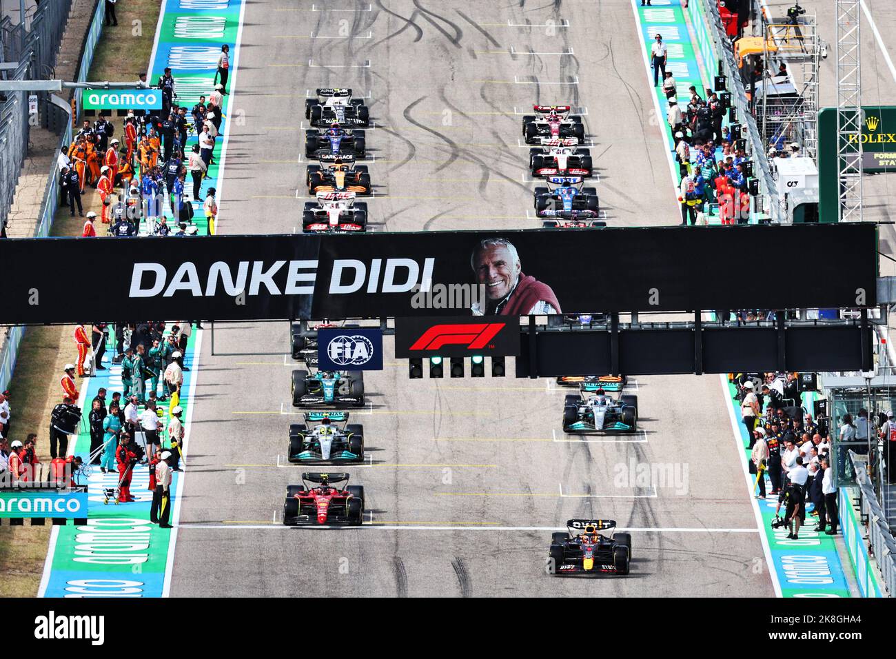 Max Verstappen (NLD) Red Bull Racing RB18 passes a tribute to Dietrich ...