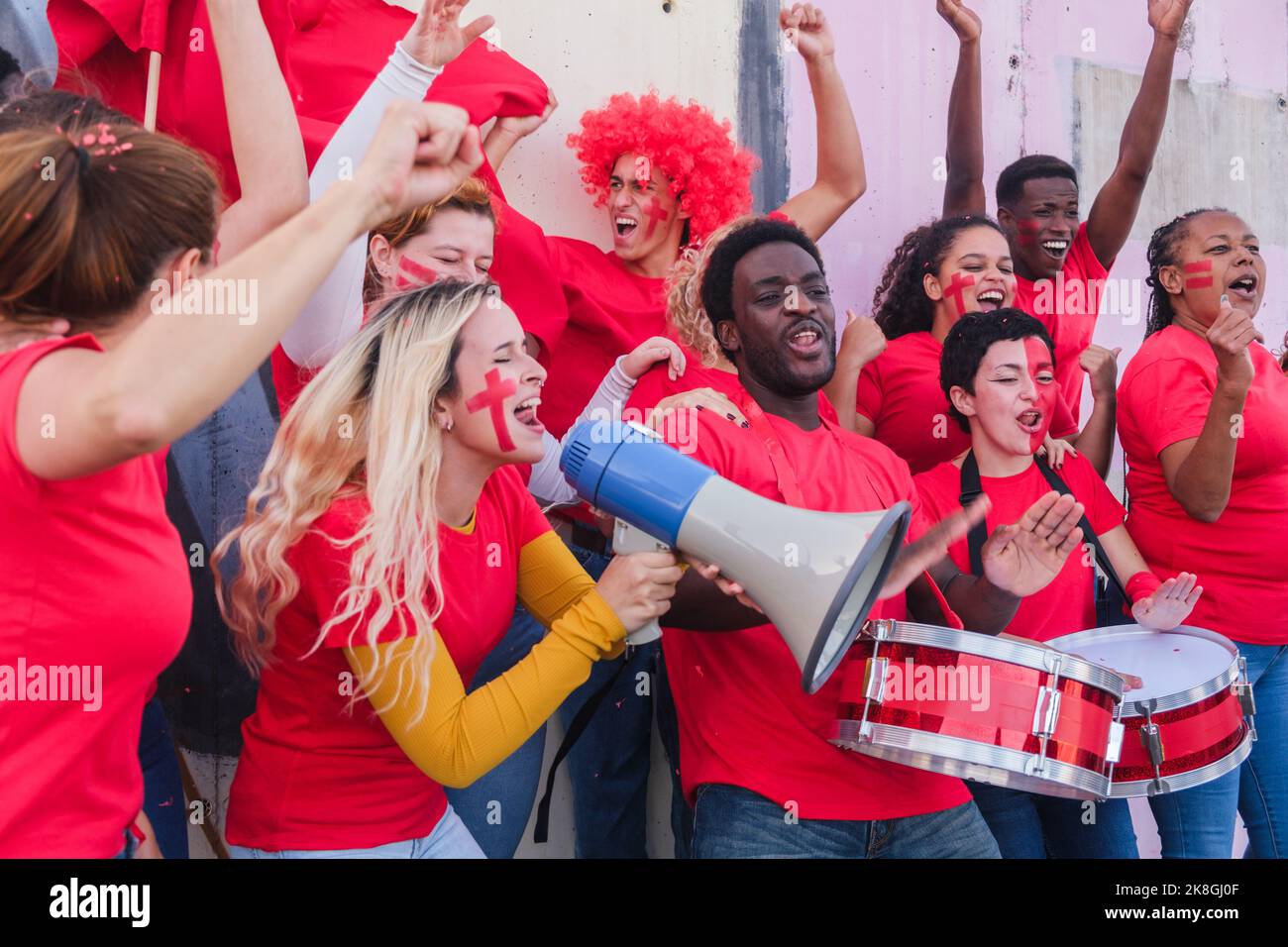 Sport fans clapping singing hi-res stock photography and images - Alamy