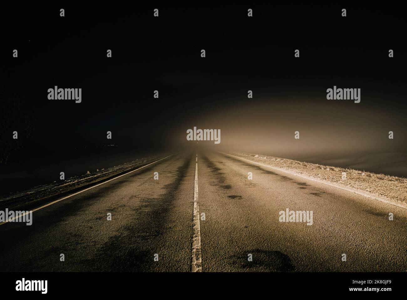 Spooky country road night hi-res stock photography and images - Alamy