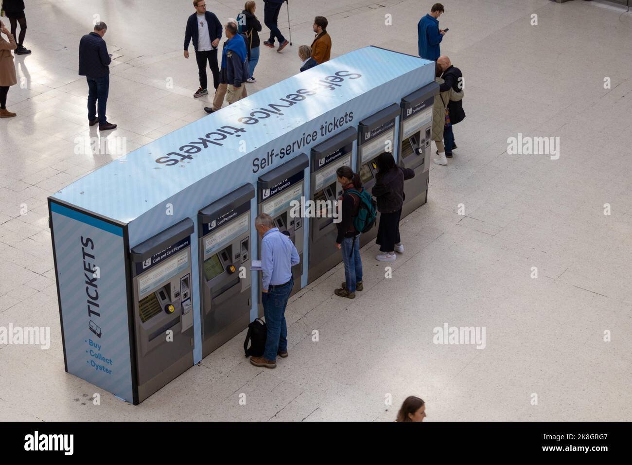 Self service ticket machine at waterloo station, london, uk Stock Photo ...