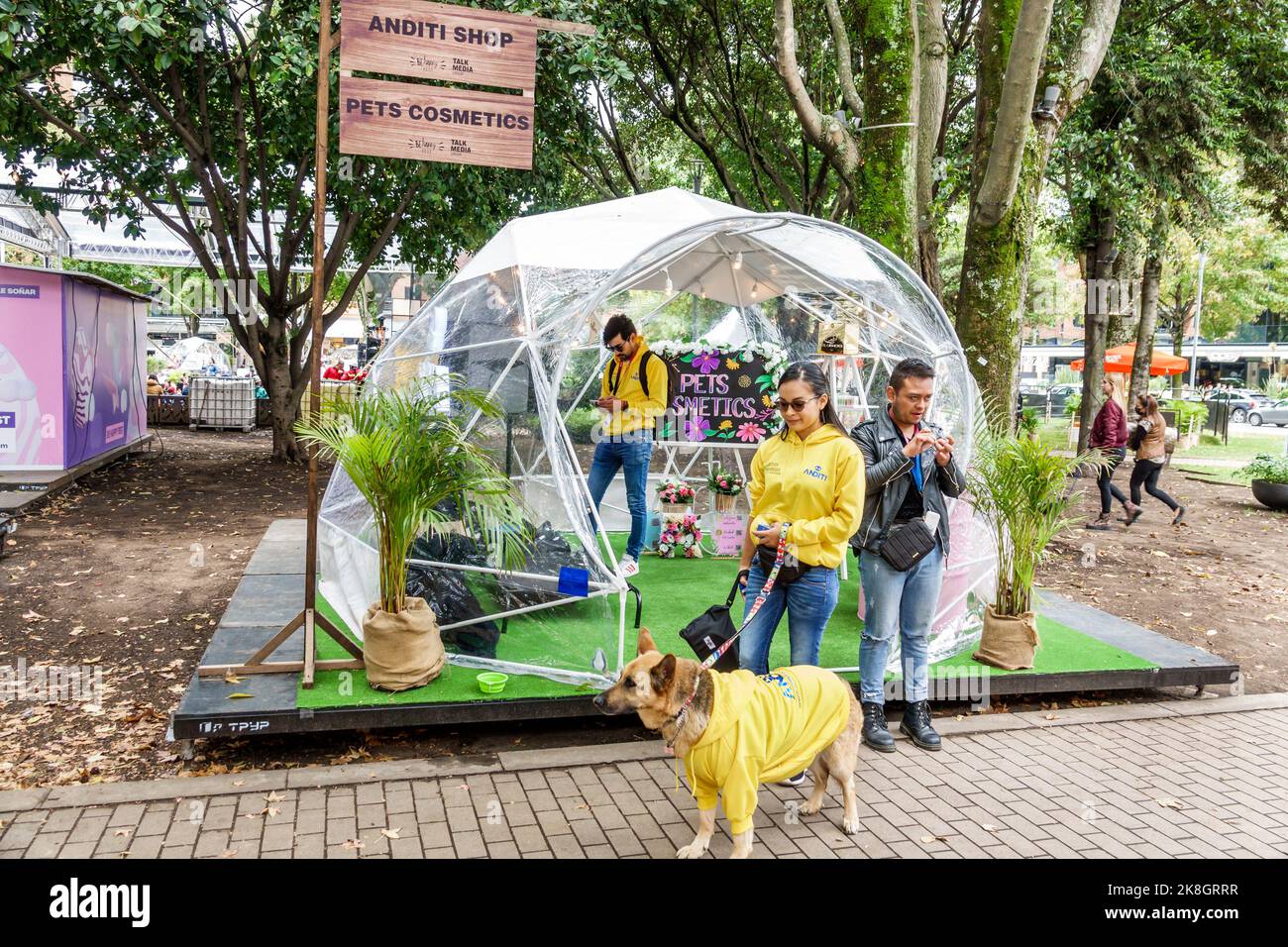 Stall stalls booth booths market tent hi-res stock photography and ...