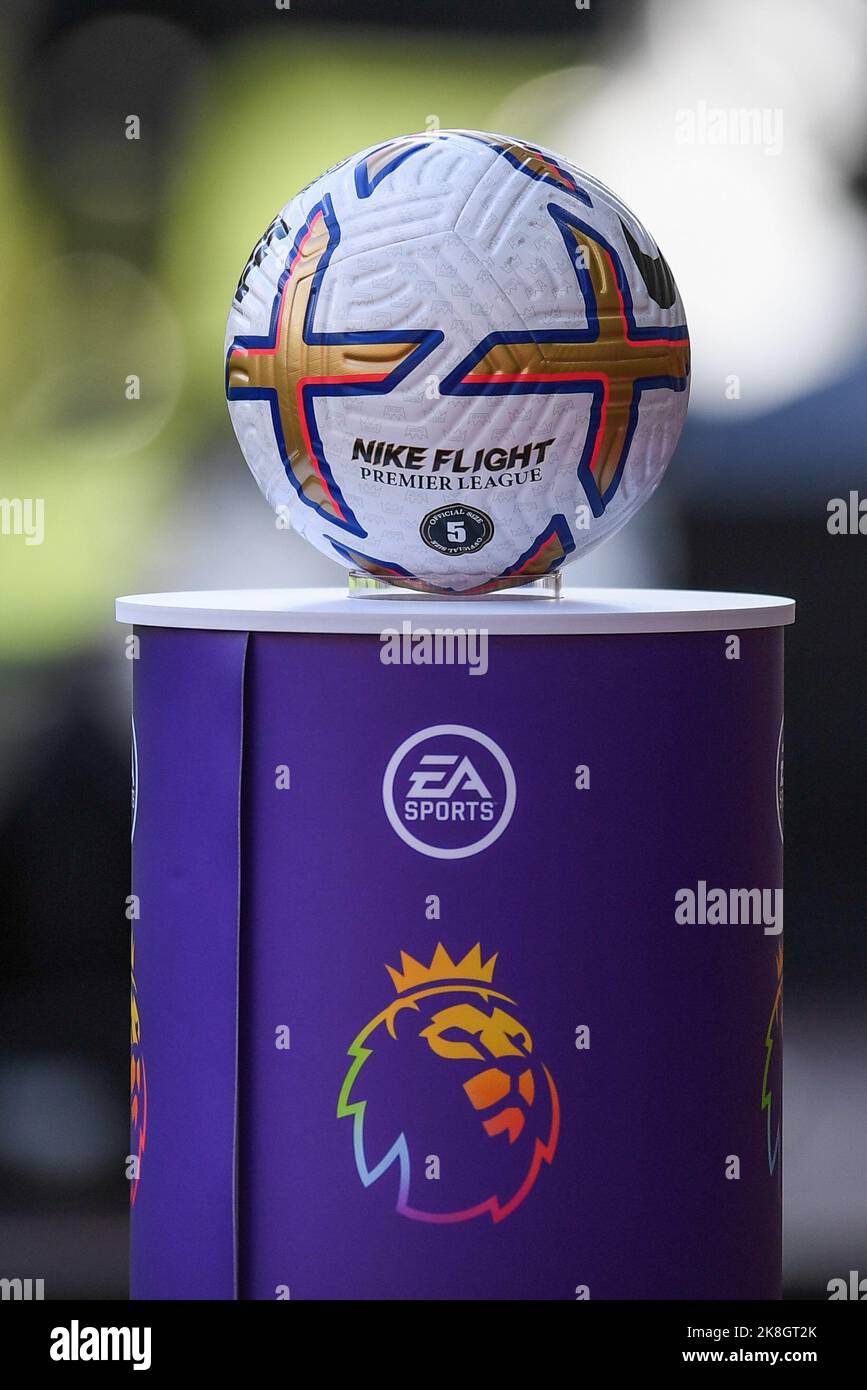 Nike flight premier league match ball hi-res stock photography and ...