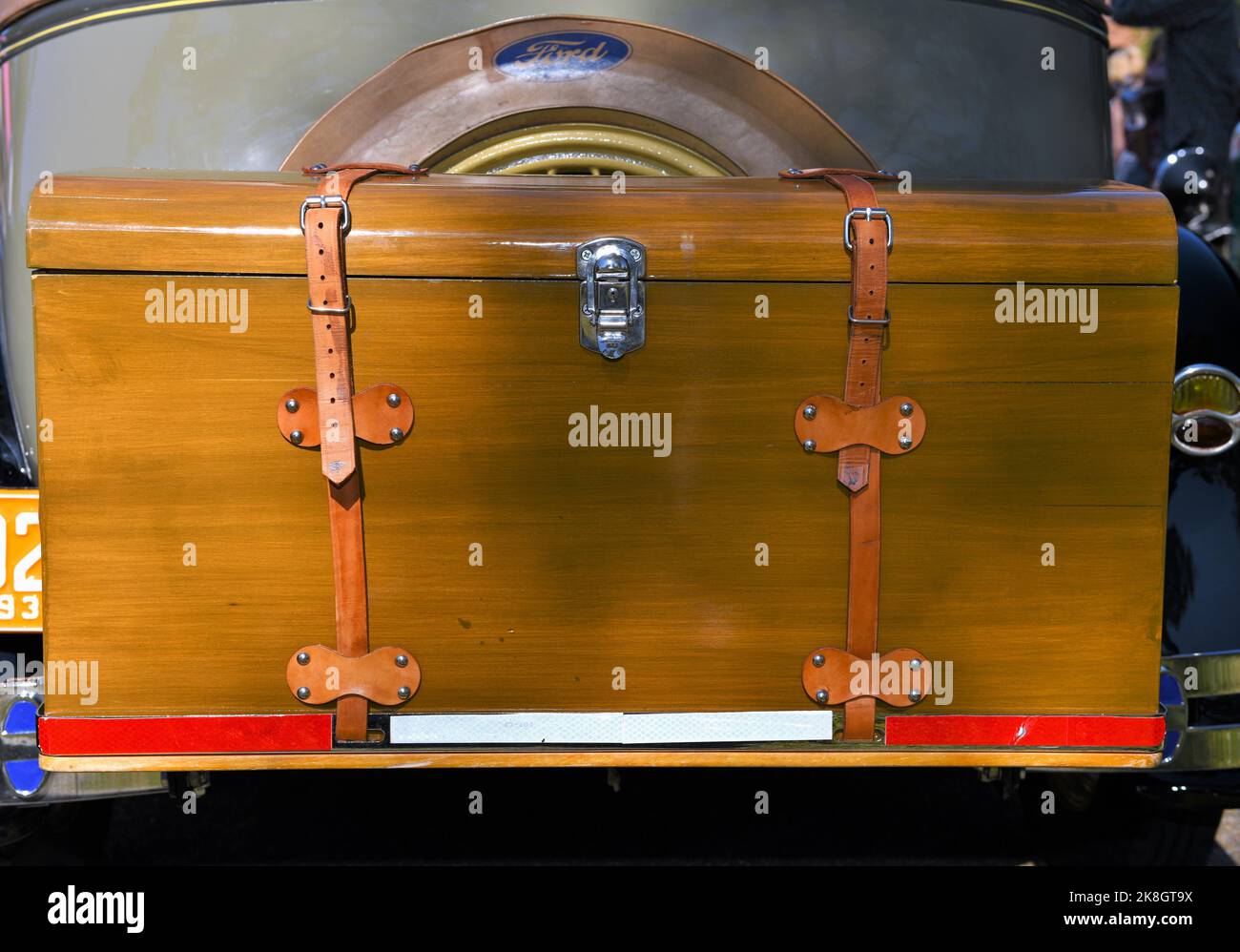 Antique car trunk hi-res stock photography and images - Alamy