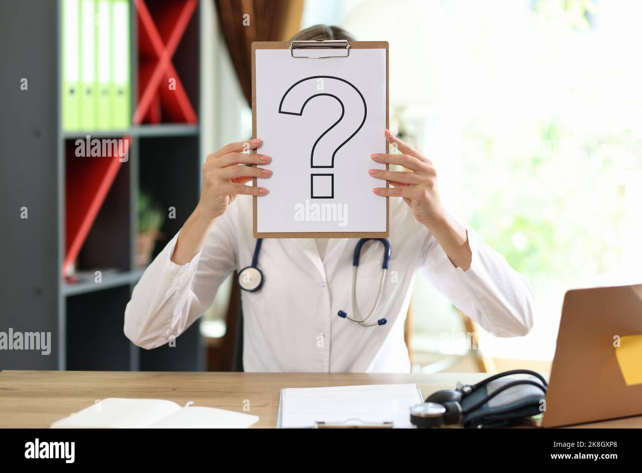 Doctor question mark hi-res stock photography and images - Alamy