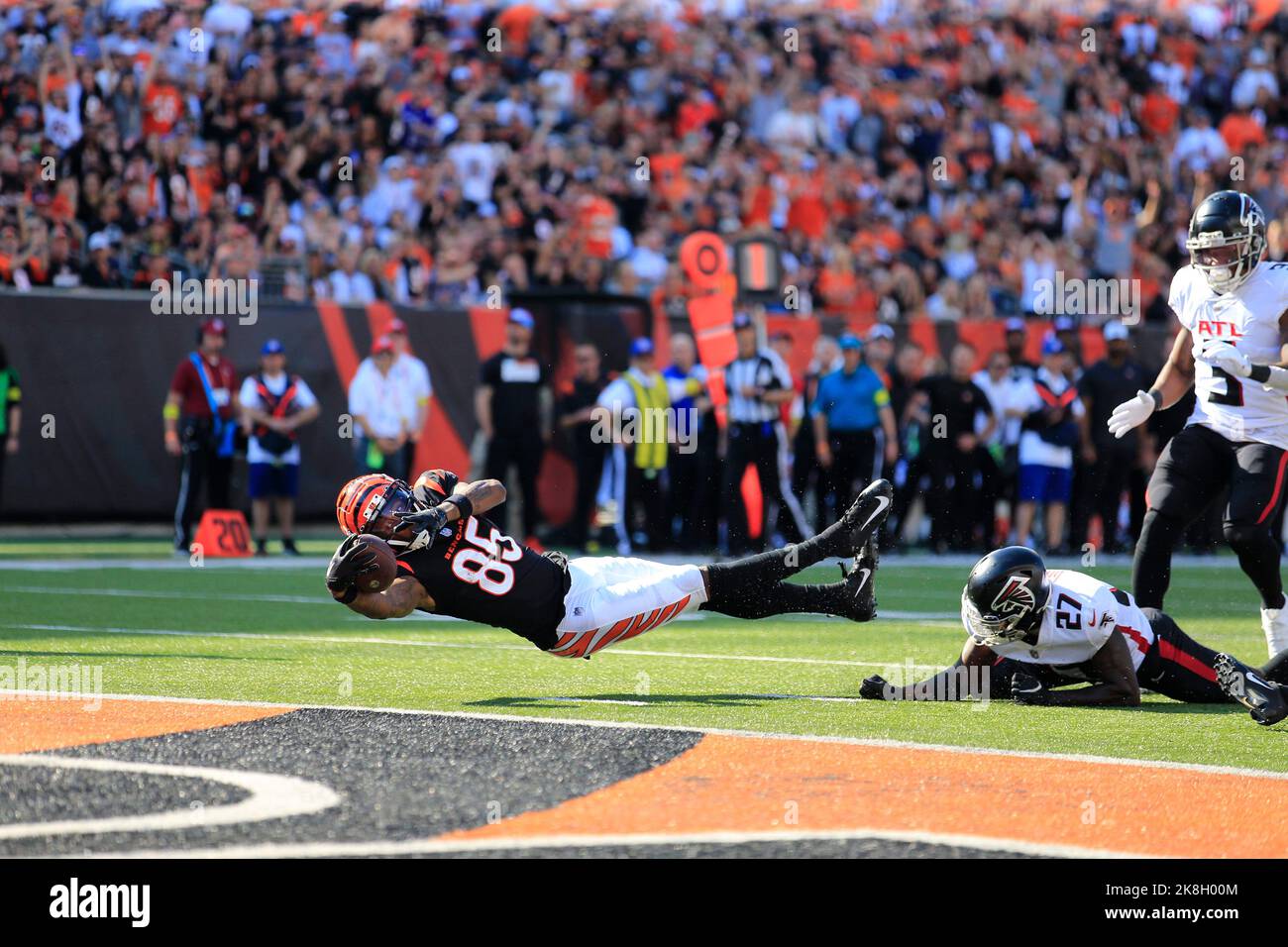 Cincinnati, Ohio, USA. 23rd Oct, 2022. Tee Higgins (85) of the ...