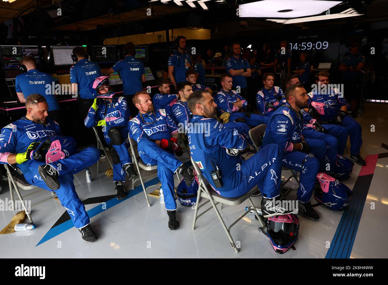 Alpine f1 mechanics hi-res stock photography and images - Alamy