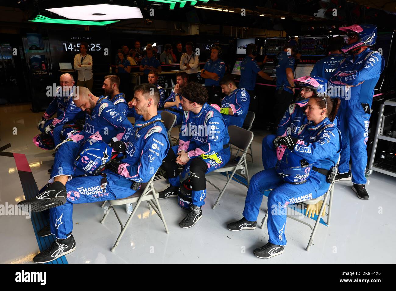Alpine f1 mechanics hi-res stock photography and images - Alamy