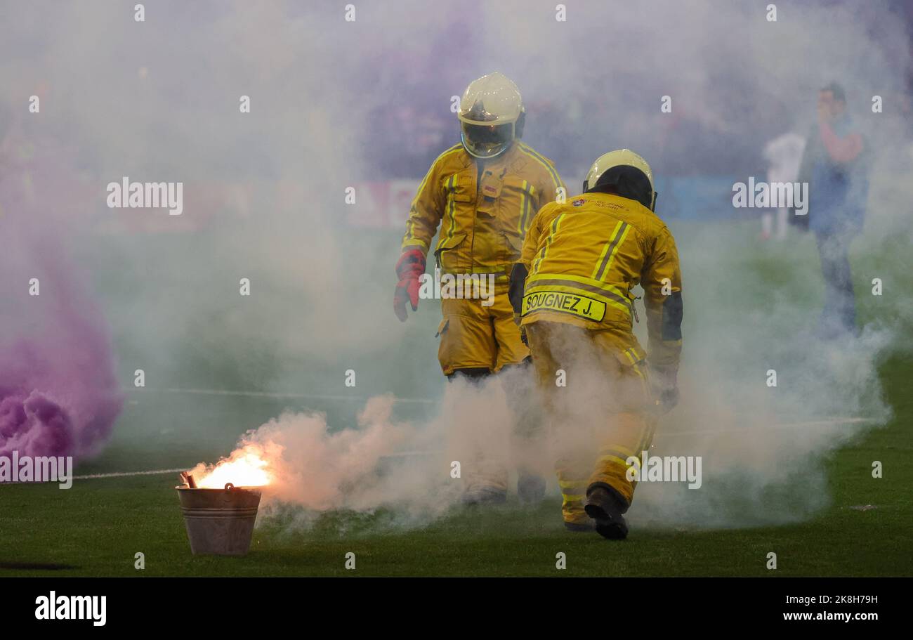 Fire fighters pictured during a soccer match between Standard de Liege ...
