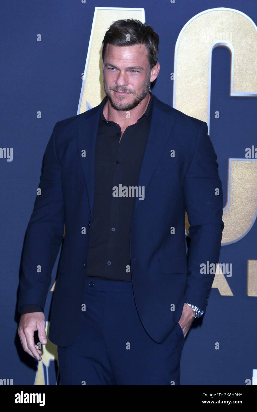 Alan ritchson red carpet event hi-res stock photography and images - Alamy