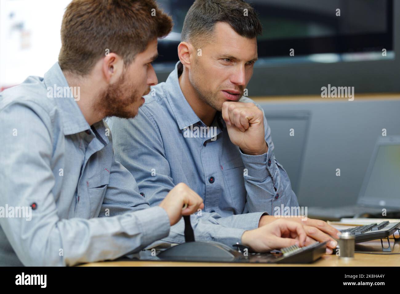 portrait of an engineering team Stock Photo - Alamy