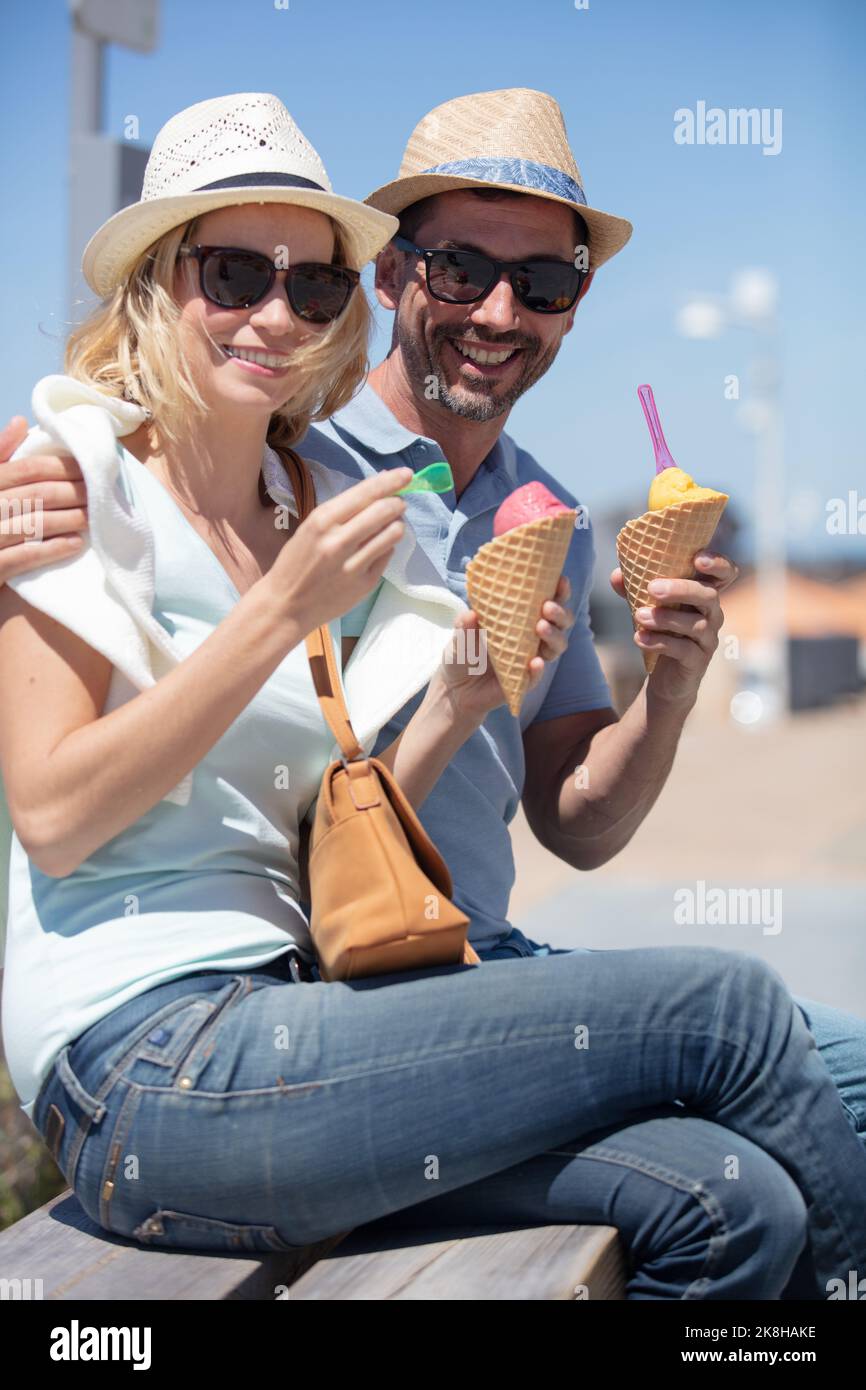 romantic couple eating ice cream at sea-side Stock Photo - Alamy