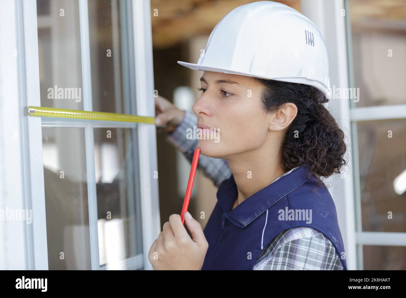 woman measuring a window with tape measure Stock Photo - Alamy