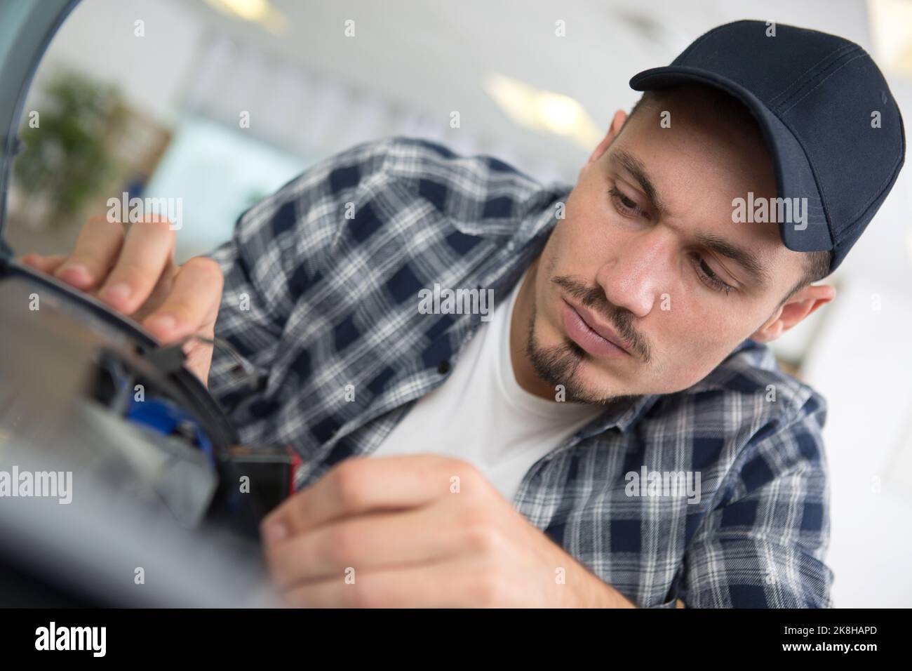 man fixing a printer Stock Photo - Alamy