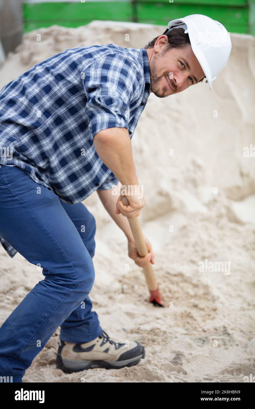 Shovelling concrete hi-res stock photography and images - Alamy