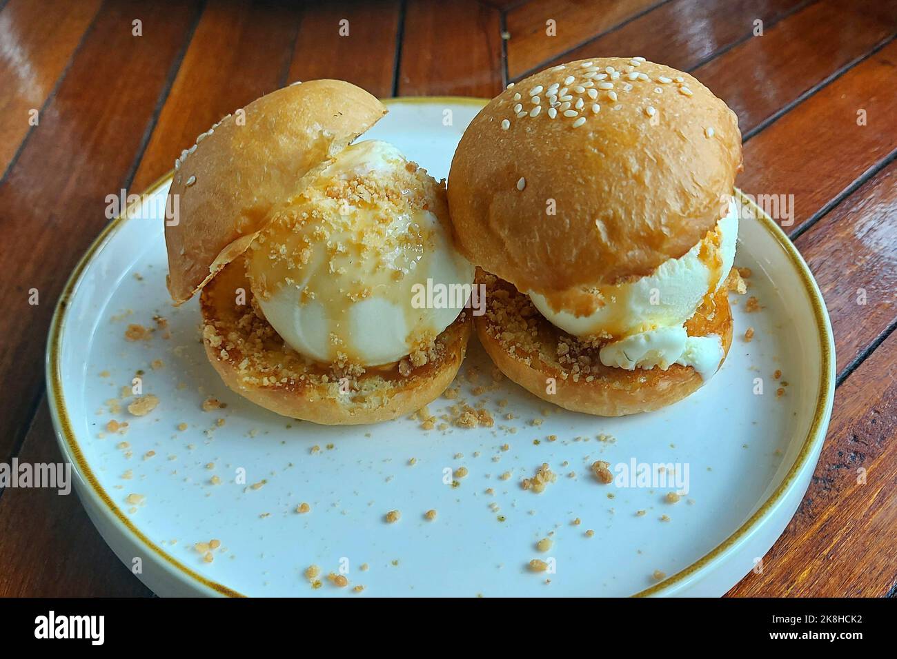 Ice cream burger hi-res stock photography and images - Alamy