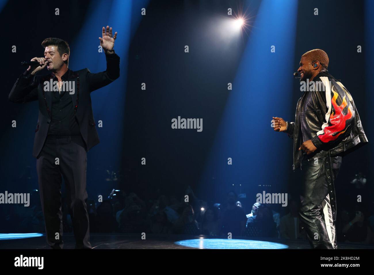 Las Vegas, NV, USA. 22nd Oct, 2022. Usher and Robin Thicke performs ...