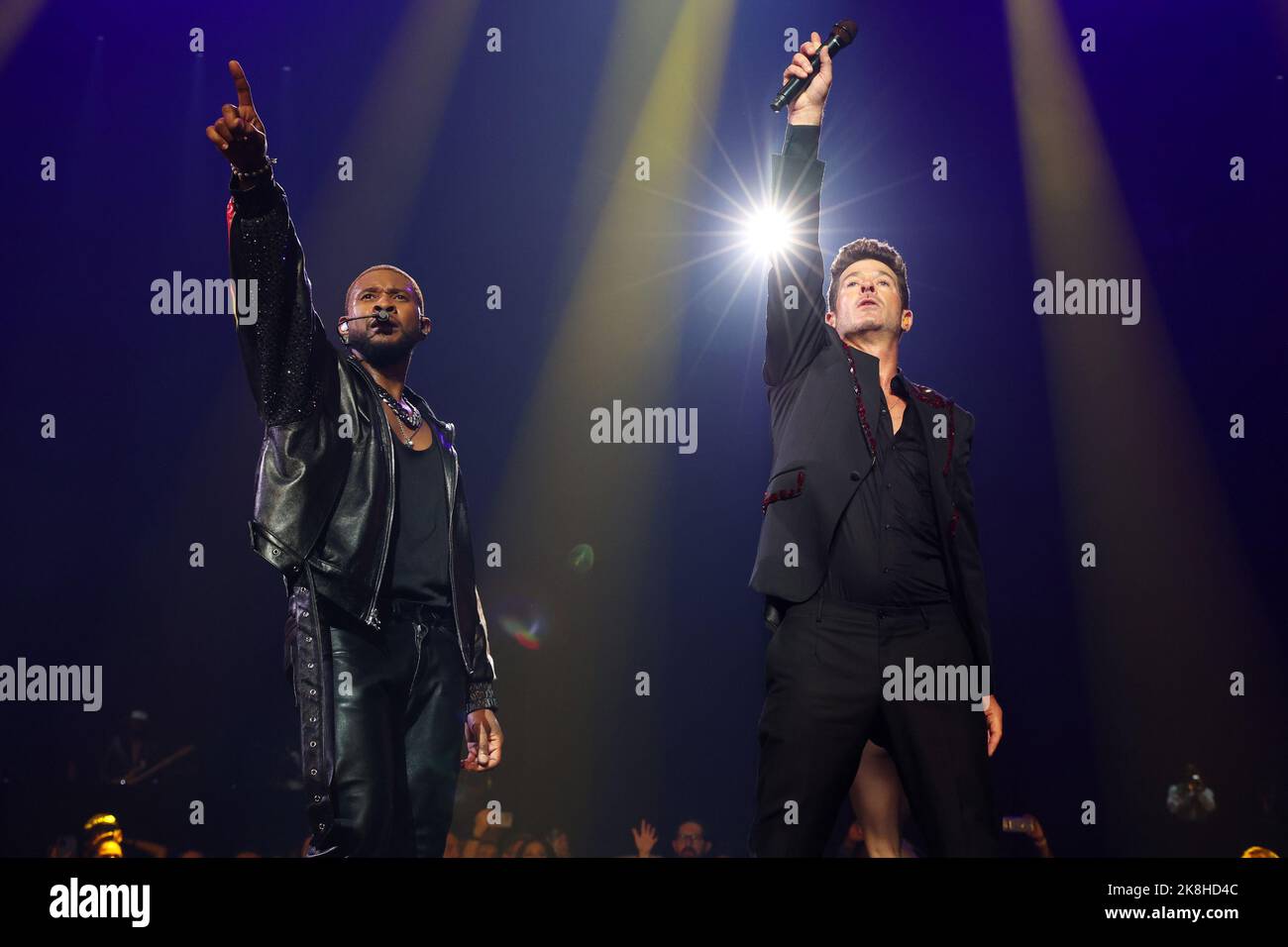 Las Vegas, NV, USA. 22nd Oct, 2022. Usher and Robin Thicke performs ...